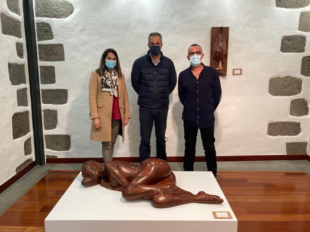 Exposición de Manolo Marrero, artista con la piedra y la madera ...